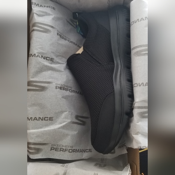 Skechers | Shoes | New In Box Skechers Mens Gowalk Evolution Sneakers ...